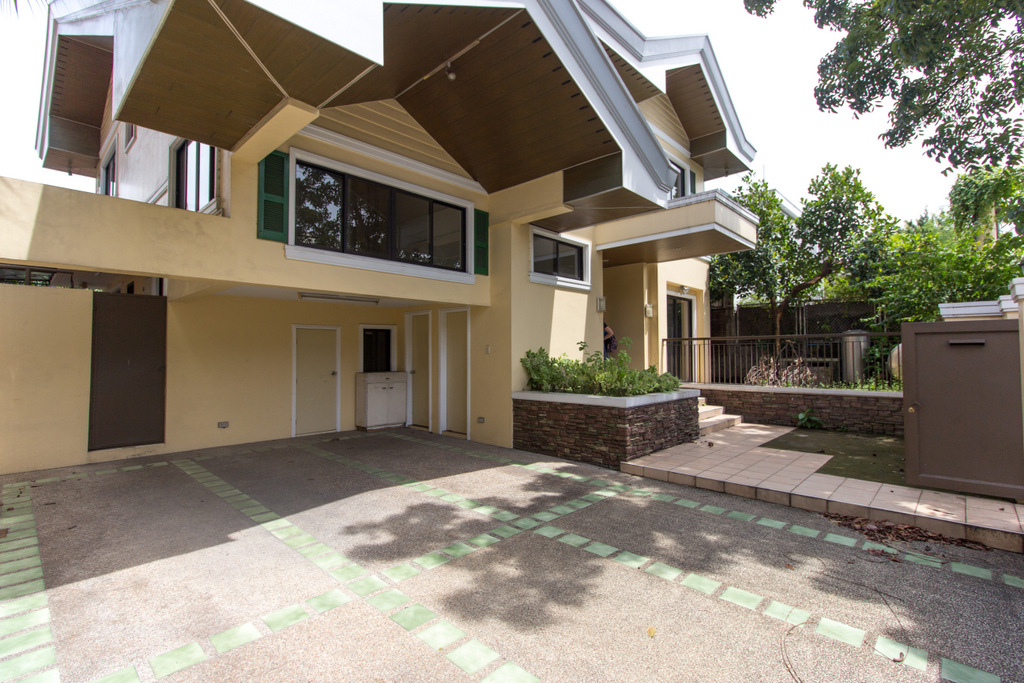 3BR HOUSE FOR RENT – ACROPOLIS VILLAGE | Home Discovery